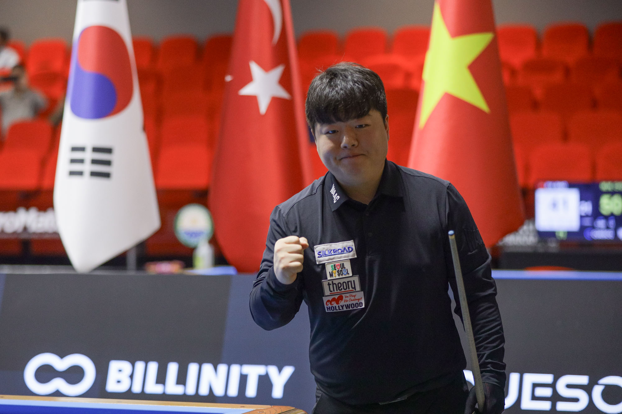 Cho Myung Woo entre dans une autre dimension • 3 Bandes